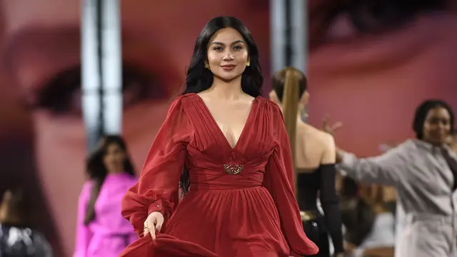 Ariel Tatum Tampil Anggun Dan Memesona Di Paris Fashion Week Berikut