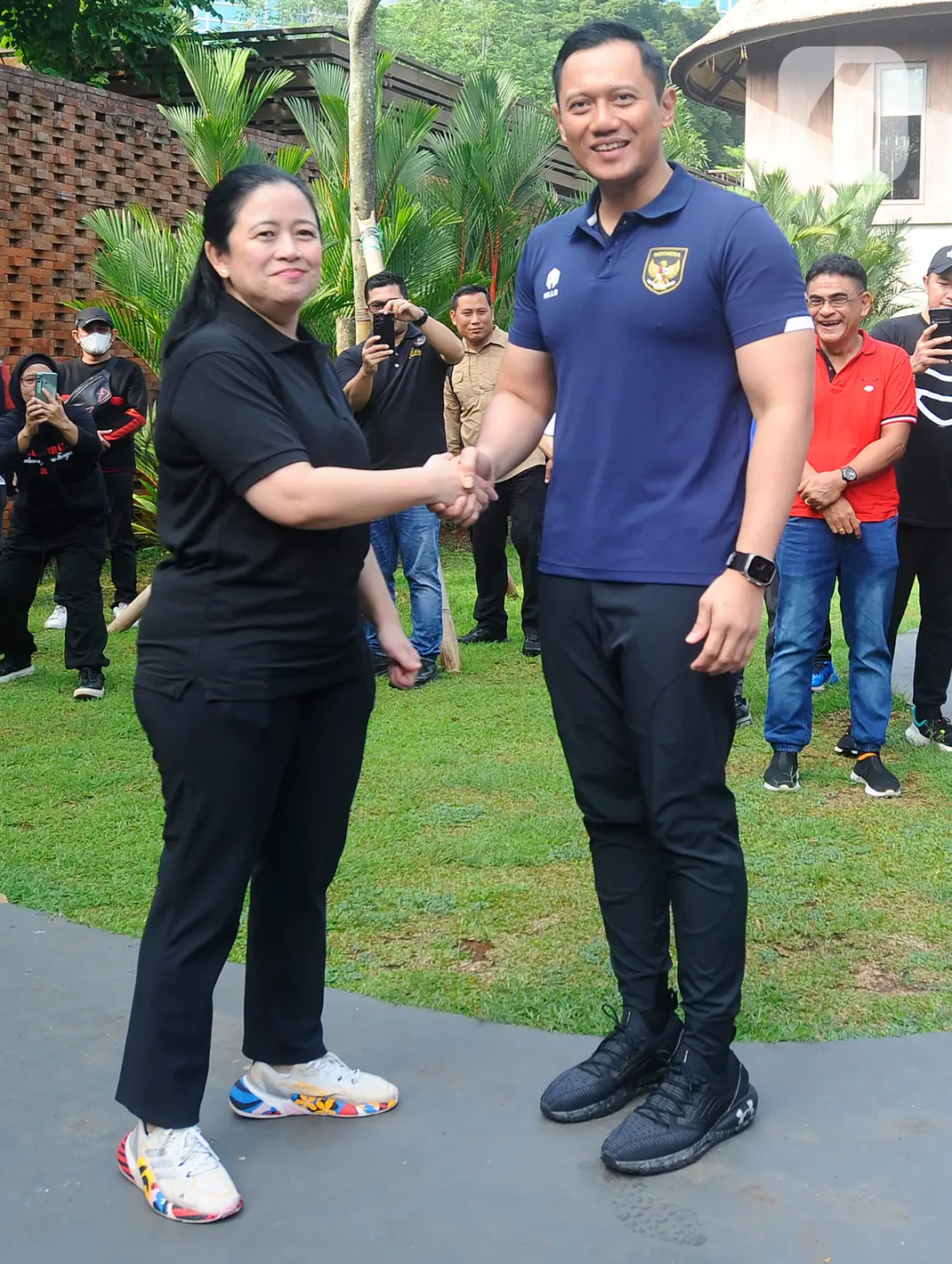 Gaya Ahy Dan Puan Maharani Bertemu Di Gbk Foto