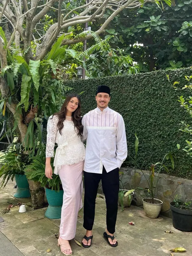 Baju Lebaran Pasangan Good Looking Raisa Dan Hamish Daud Tampilkan