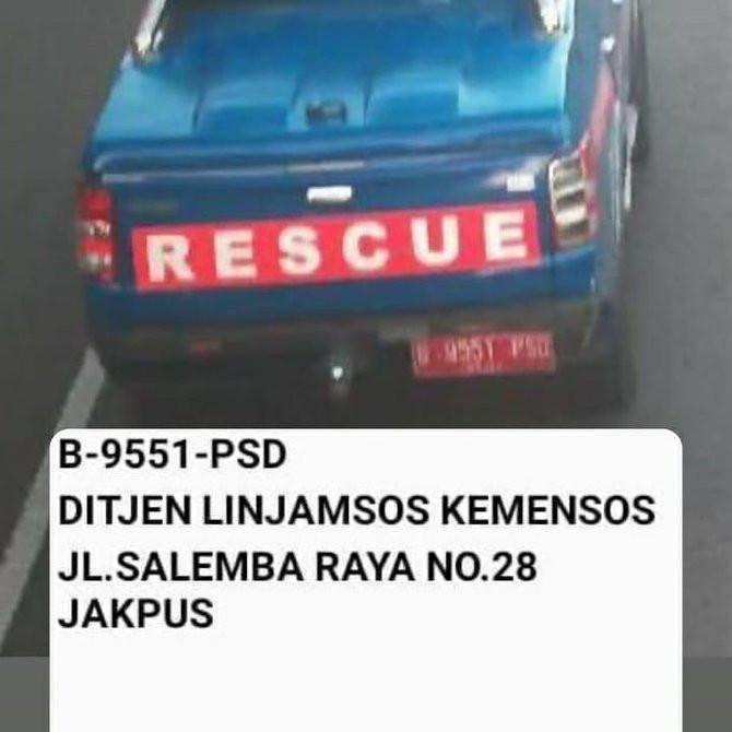 Mobil Rescue Berpelat Nomor Merah Tabrak Lari Pesepeda Terekam Cctv