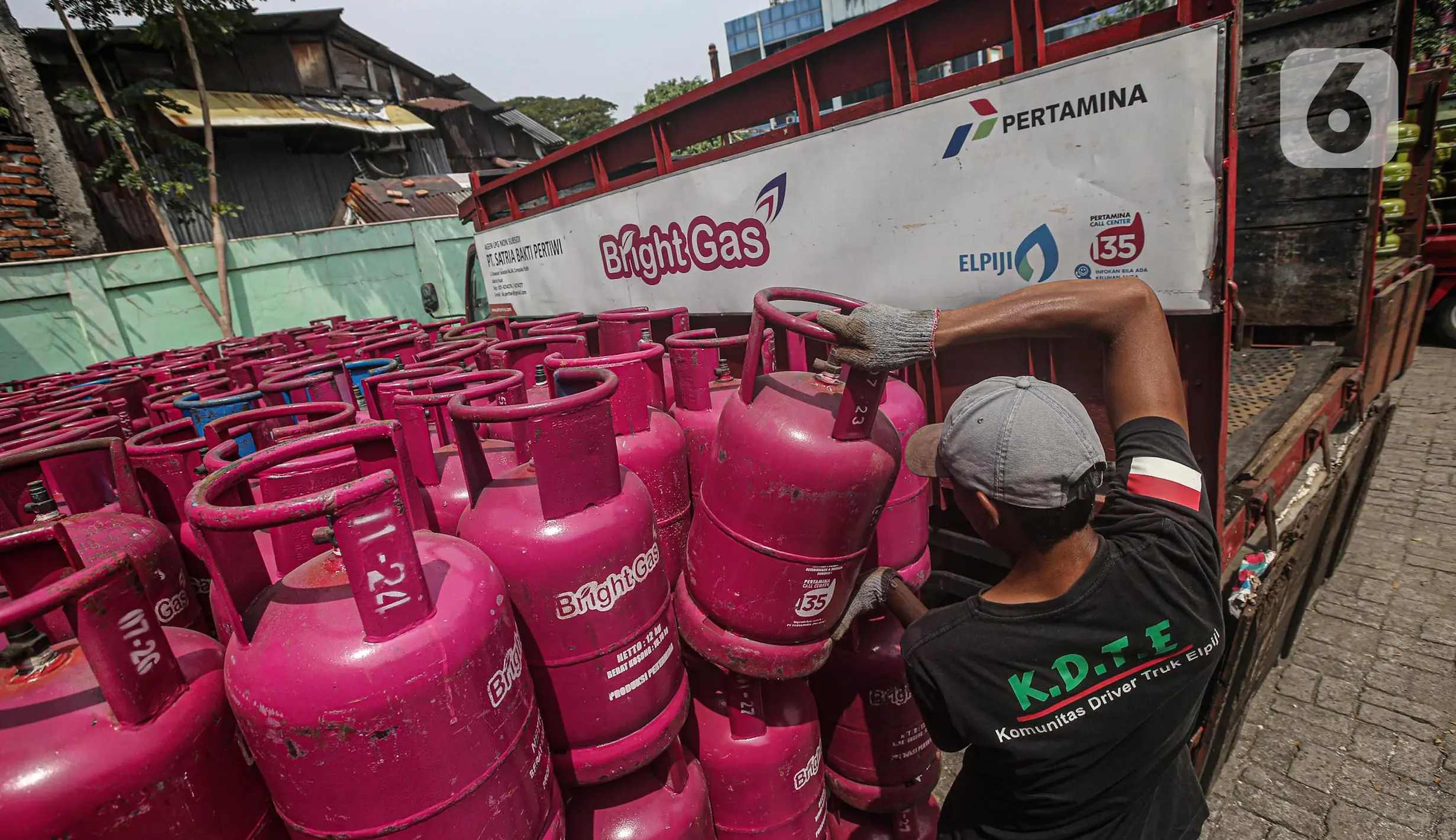 Foto Pertamina Naikan Harga Lpg Non Subsidi Foto