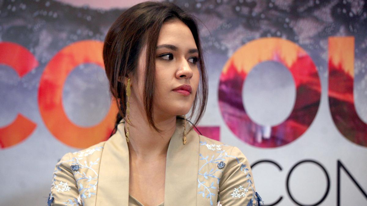 Lirik Lagu Raisa Teduhnya Wanita Entertainment