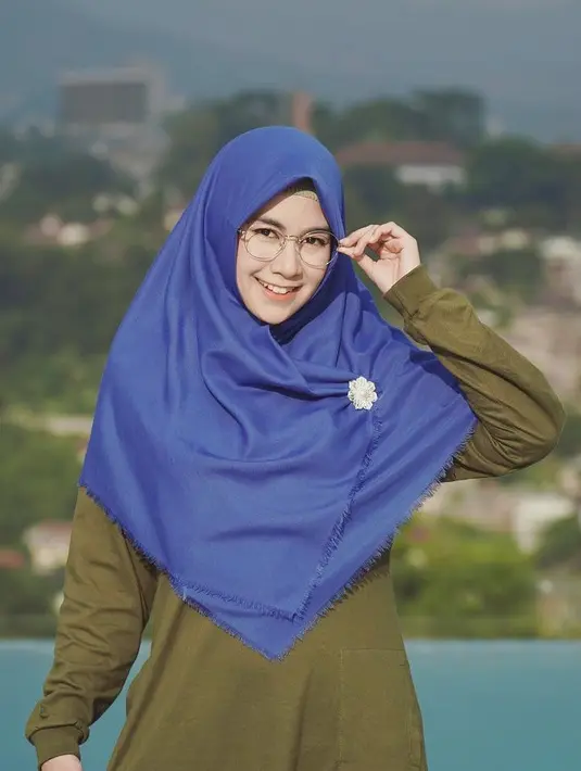 Foto Gaya Hijab Anisa Rahma Eks Cherrybelle Anggun Dan Bikin Adem