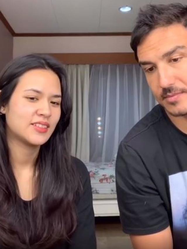 6 Aksi Kocak Hamish Daud Merias Raisa Bikin Gemas Hot