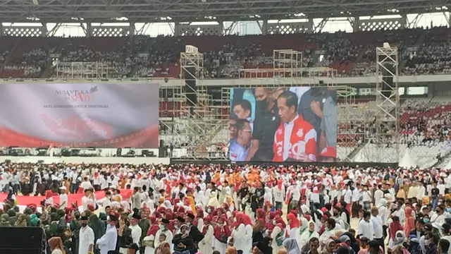 Pakai Jaket G20 Jokowi Hadiri Acara Relawan Di Stadion Gbk Senayan