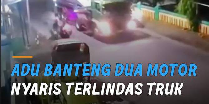 Video Adu Banteng Dua Motor Nyaris Terlindas Truk Tangki Enamplus