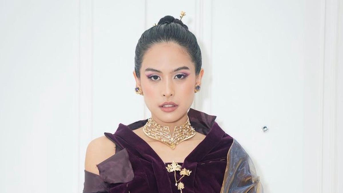 Cantik Dan Stunning Potret Detail Kebaya Dan Makeup Serba Ungu Maudy