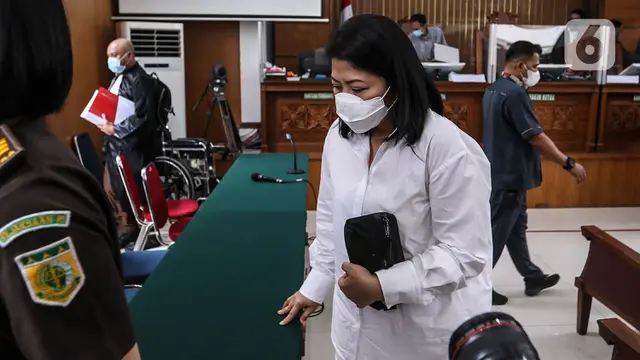 Putri Candrawathi Dituntut 8 Tahun Bui Pengunjung Sidang Teriak Tak