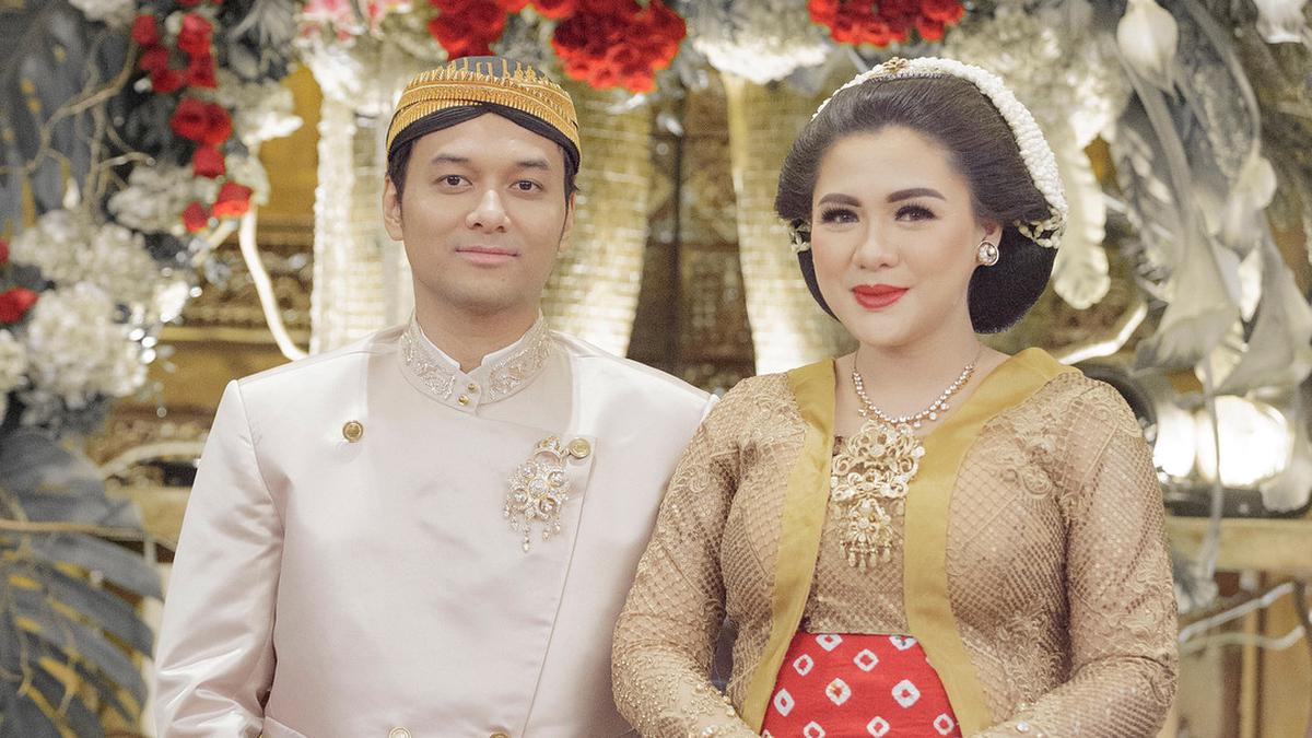 8 Momen Tujuh Bulan Vicky Shu Yang Kental Dengan Adat Jawa Photo