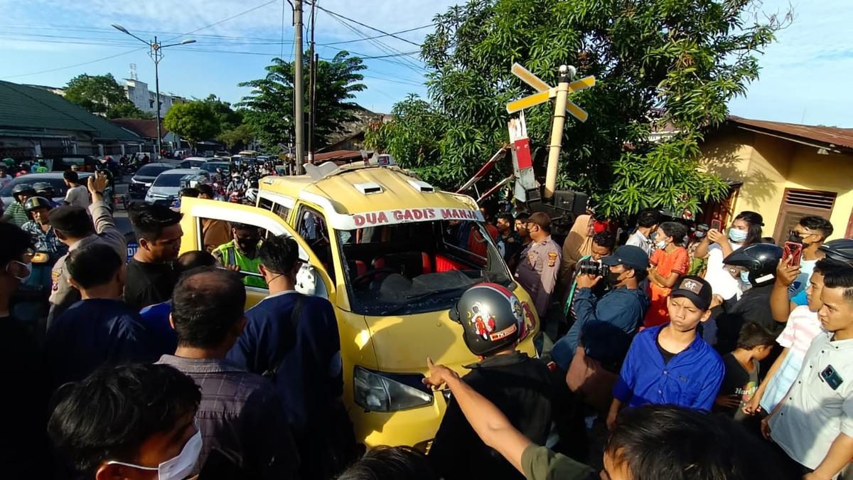 Cerita Saksi Mata Saat Tabrakan Kereta Api Dengan Angkot Tewaskan 4