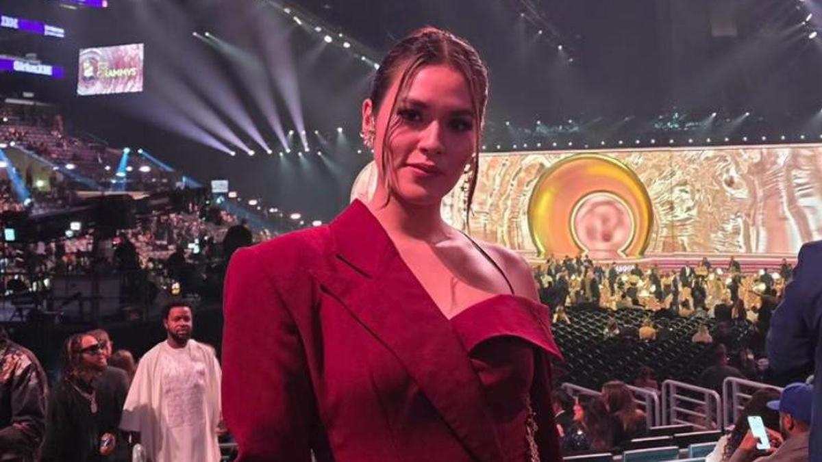 Raisa Tampil Glamor Dengan Gaun Merah Dari Brand Bali Di Grammy Awards