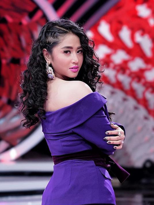 Foto Cantiknya Dewi Perssik Dalam Berbagai Model Rambut Foto