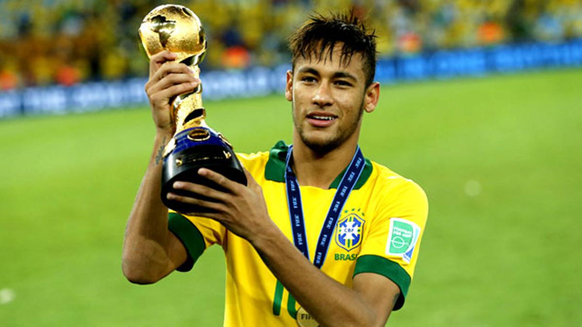 Romario Sebut Neymar Belum Selevel Dengannya Bola