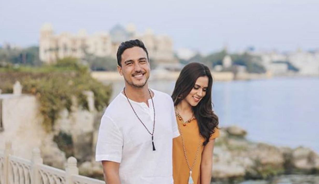 Foto Liburan Romantis Ala Raisa Dan Hamish Daud Di India Foto