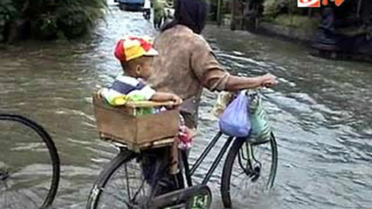 Banjir Rendam Ratusan Rumah Di Kediri News