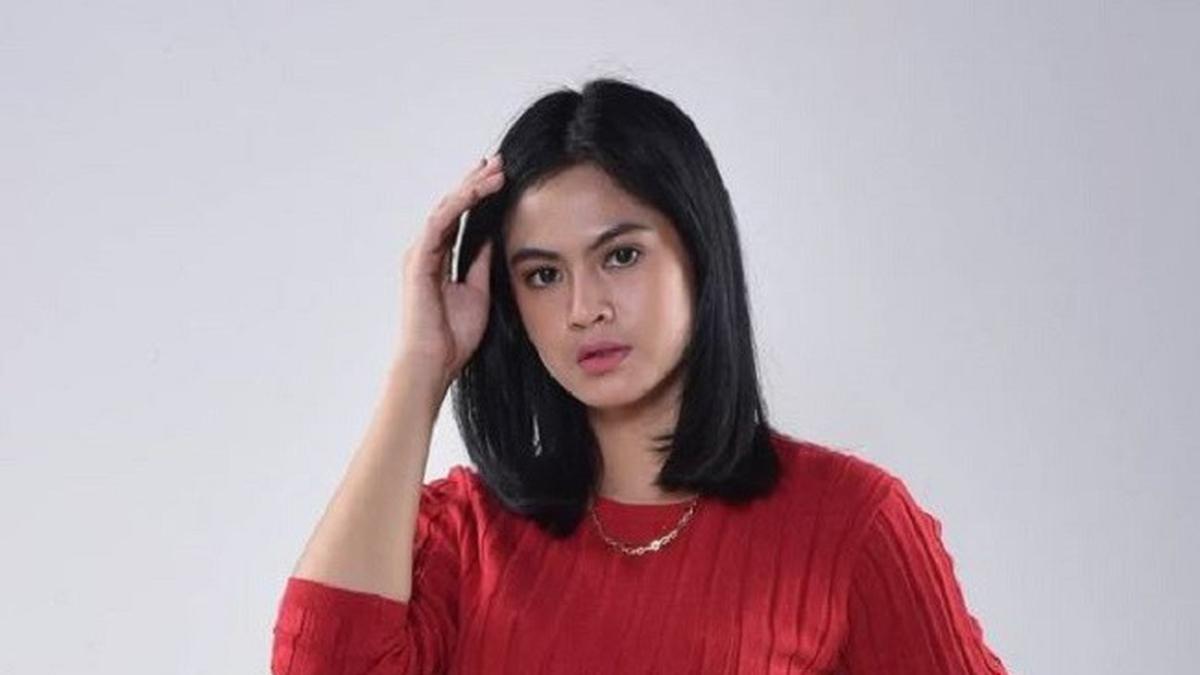 5 Potret Cantik Hana Saraswati Di Anugerah Lembaga Sensor Film 2021