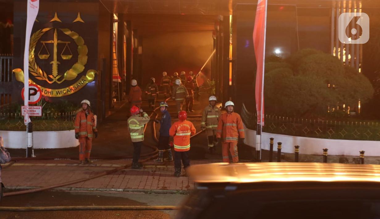 Foto Kebakaran Gedung Kejaksaan Agung Merah Membara Foto