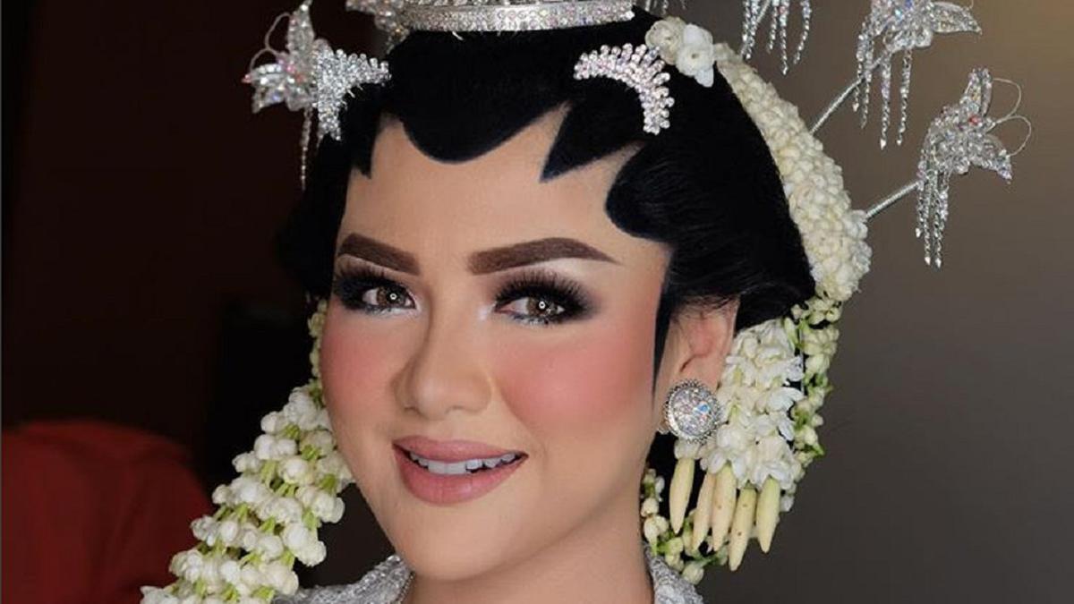 Vicky Shu Sah Menikah Dengan Ade Imam Showbiz