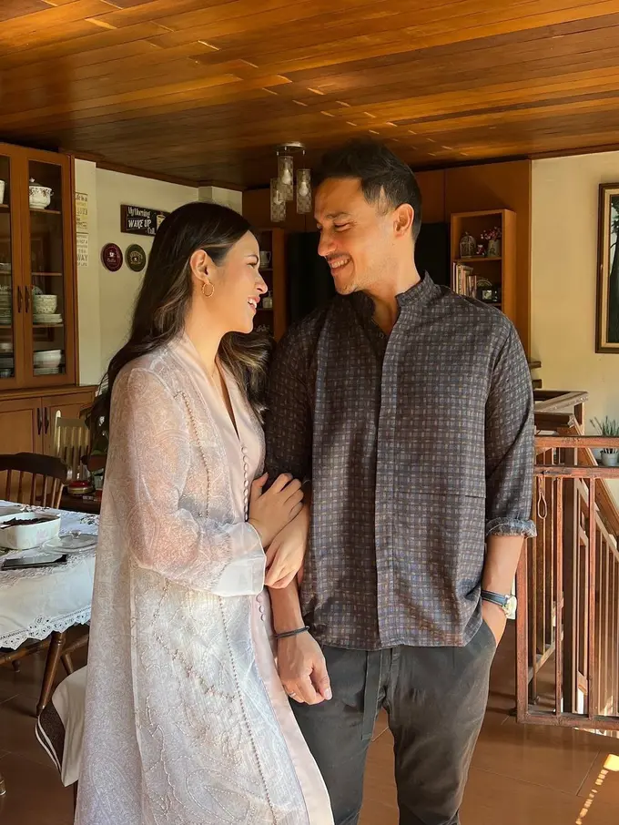 Baju Lebaran Pasangan Good Looking Raisa Dan Hamish Daud Tampilkan