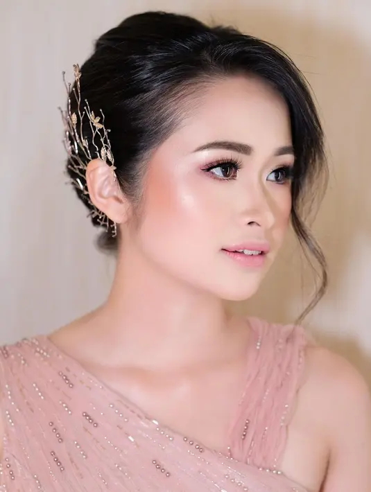 6 Potret Makeup Gritte Agatha Dari Lamaran Hingga Resepsi Pernikahan