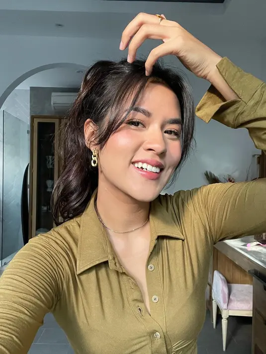 6 Inspirasi Rambut Berponi Dari Artis Raisa Dengan Curtain Bangs