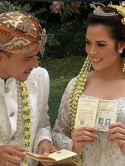 Photo Senyum Bahagia Raisa Dan Hamish Daud Resmi Menikah Foto