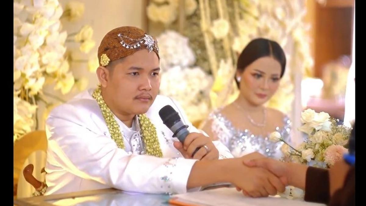 10 Potret Pernikahan Nopek Novian Dan Yulia Lorena Di Blora Mas Kawin