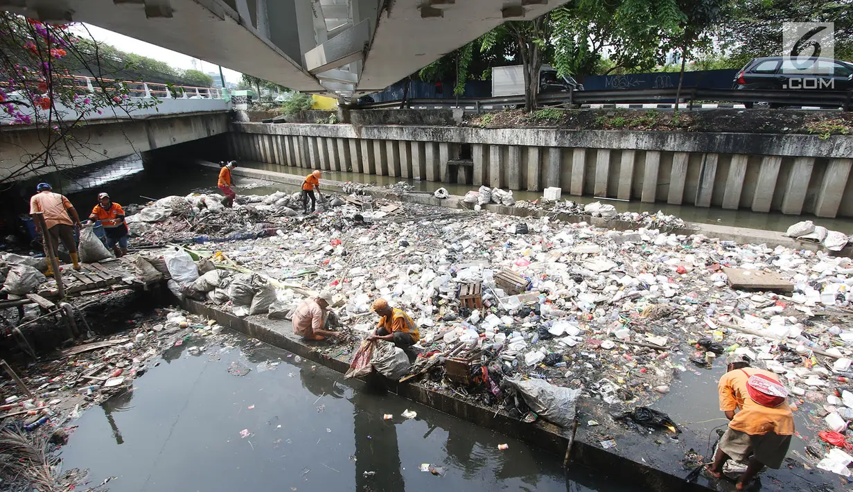 Photo Sampah Kembali Mewabah Di Kali Cideng Foto