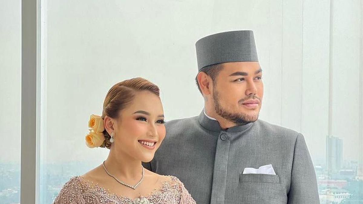 9 Gaya Menawan Ayu Ting Ting Di Akad Nikah Sang Adik Serasi Bareng