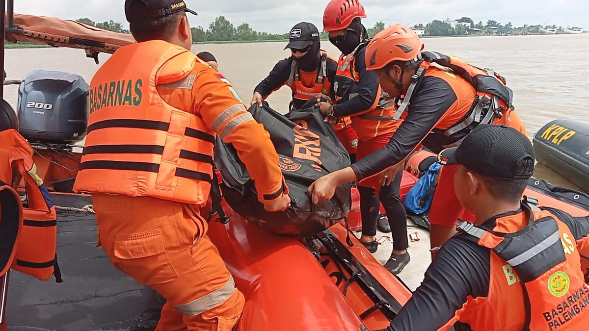 Kapal Tabrakan Di Sungai Musi Nakhoda Ditemukan Tewas Usai 2 Hari