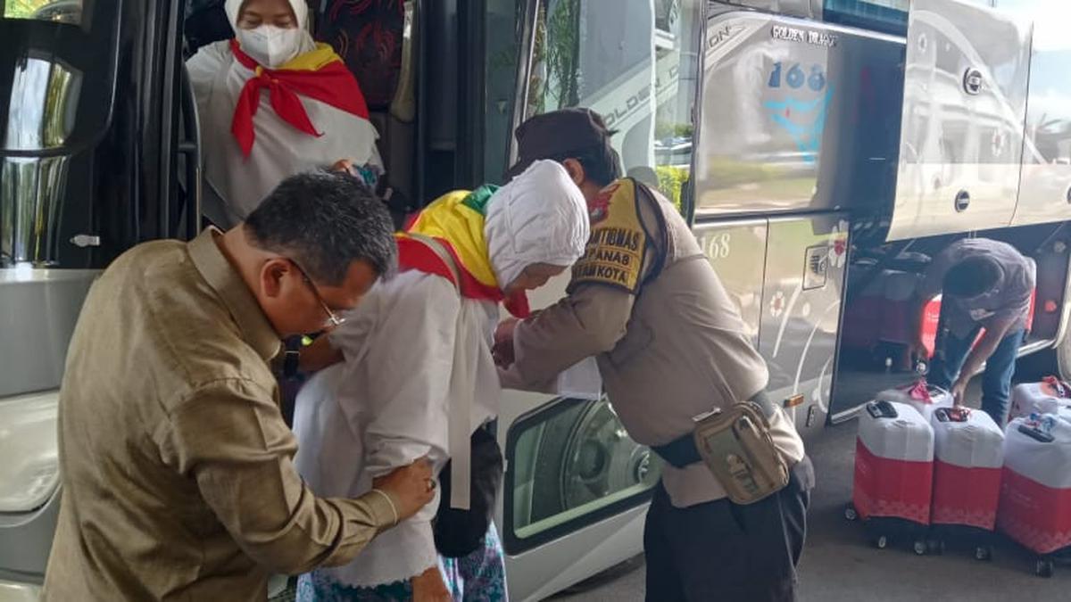 363 Jemaah Calon Haji Kloter 1 Embarkasi Batam Tiba Di Asrama Besok