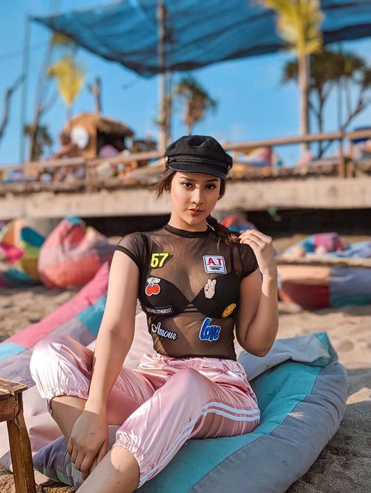 Foto Anya Geraldine Pose Seksi Pakai Bikini Di Pantai Bali Page 1