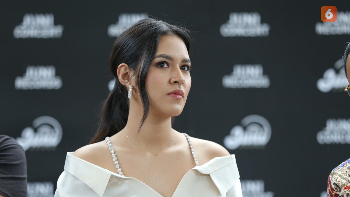 Menahan Tangis Raisa Minta Maaf Karena Konser Ditunda Lagi Showbiz