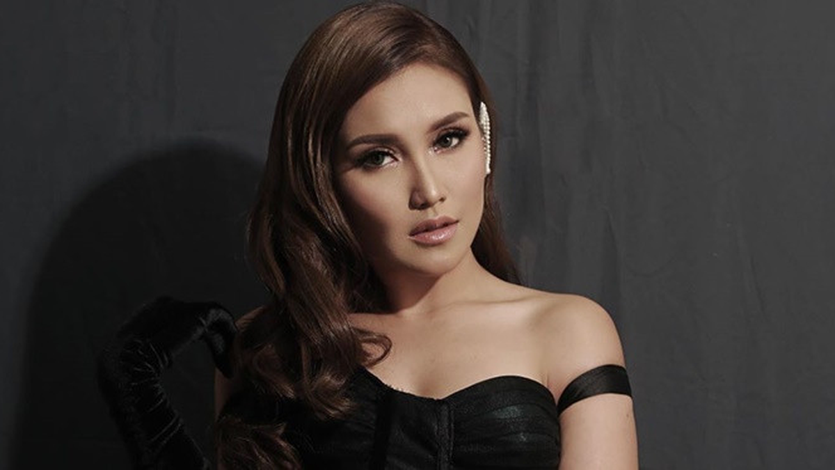 7 Potret Ayu Ting Ting Tanpa Makeup Tetap Memesona Hot