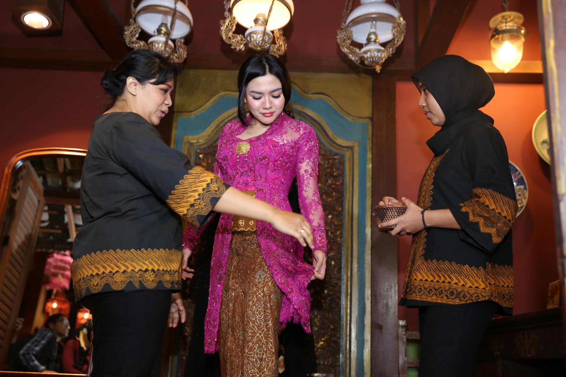 ‎menikah Vicky Shu Siapkan 5 Baju Pengantin Showbiz