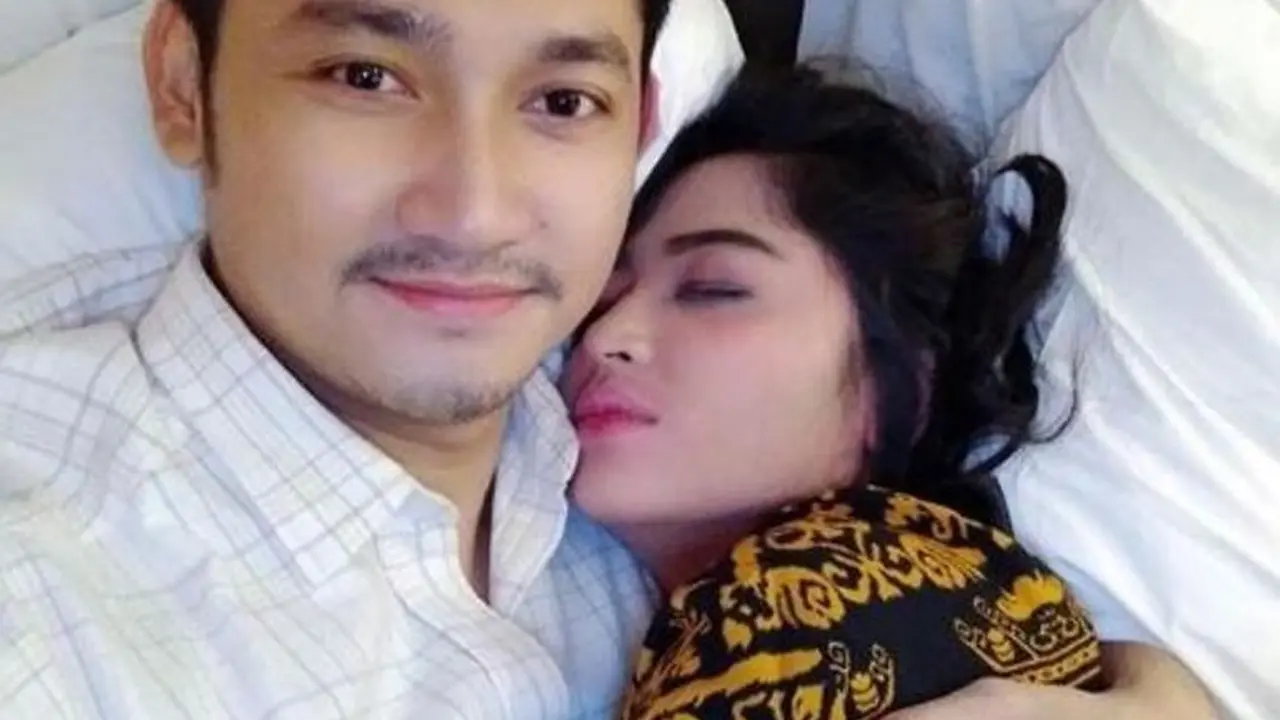 Hapus Foto Mesra Dengan Suami Ada Apa Dengan Dewi Perssik Showbiz