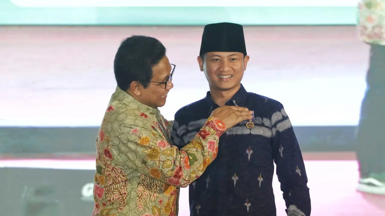 Bupati Trenggalek Nur Arifin Raih Penghargaan Dari Kementerian Desa