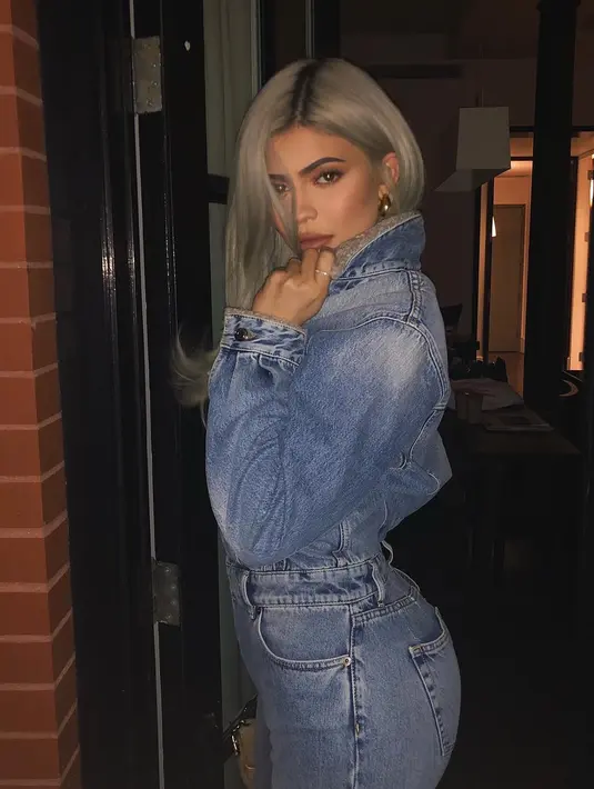 Di Usia 21 Tahun Kylie Jenner Sukses Jadi Miliarder Termuda 2019