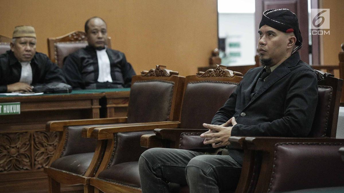 Foto Jalani Sidang Ujaran Kebencian Ahmad Dhani Kembali Pakai