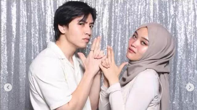 Sempat Diisukan Putus Ini 6 Potret Putri Delina Dan Jeffry Reksa Makin