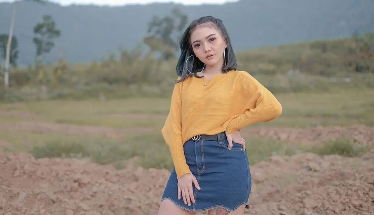 Foto Gaya Kasual Syahiba Saufa Pedangdut Dari Banyuwangi Yang Stylish