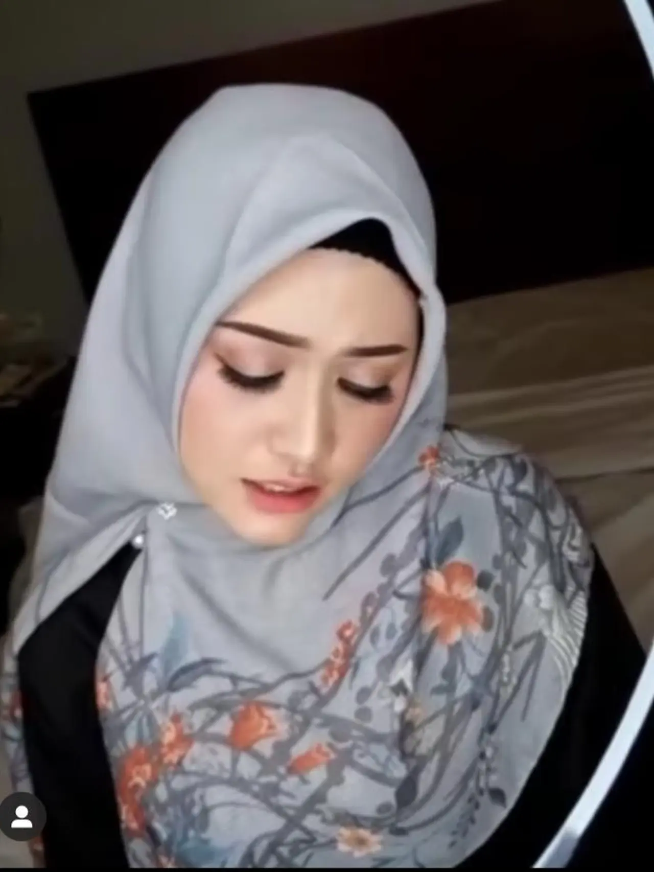 5 Gaya Pedangdut Happy Asmara Kenakan Hijab Anggun Dan Memesona