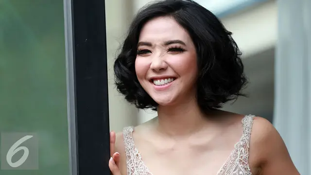 Berotot Punggung Gisella Anastasia Makin Seksi Showbiz