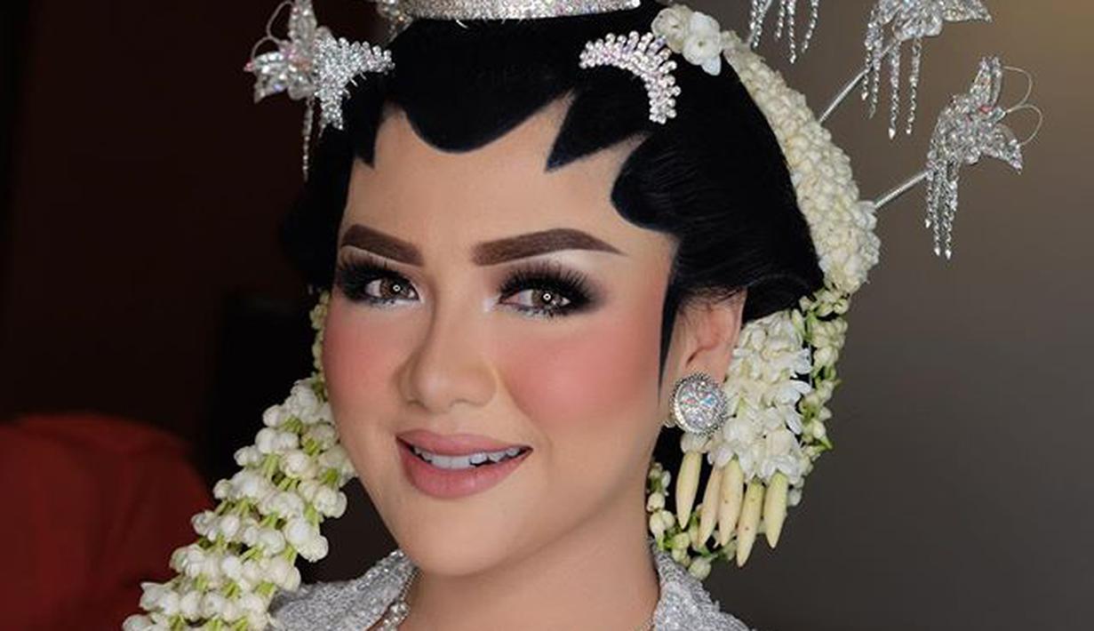 Bikin Pangling Ini Detail Make Up Akad Resepsi Vicky Shu Photo