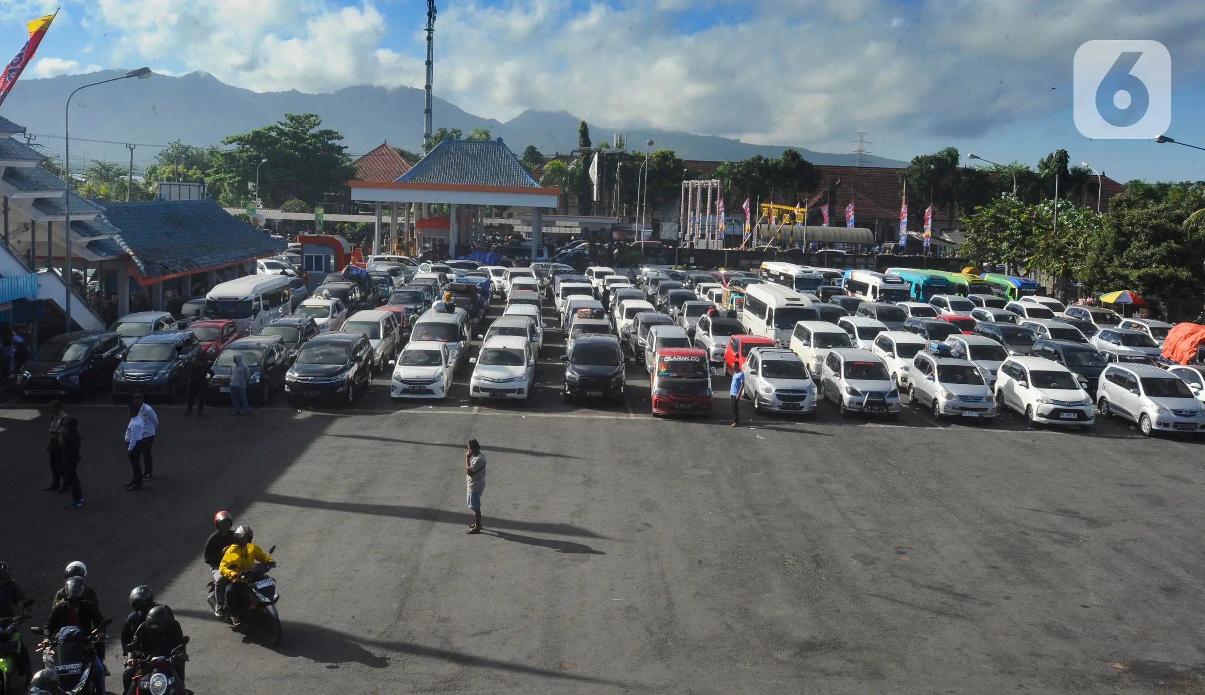 Pelabuhan Gilimanuk Mulai Ramai Pemudik Antre Berjam Jam Foto