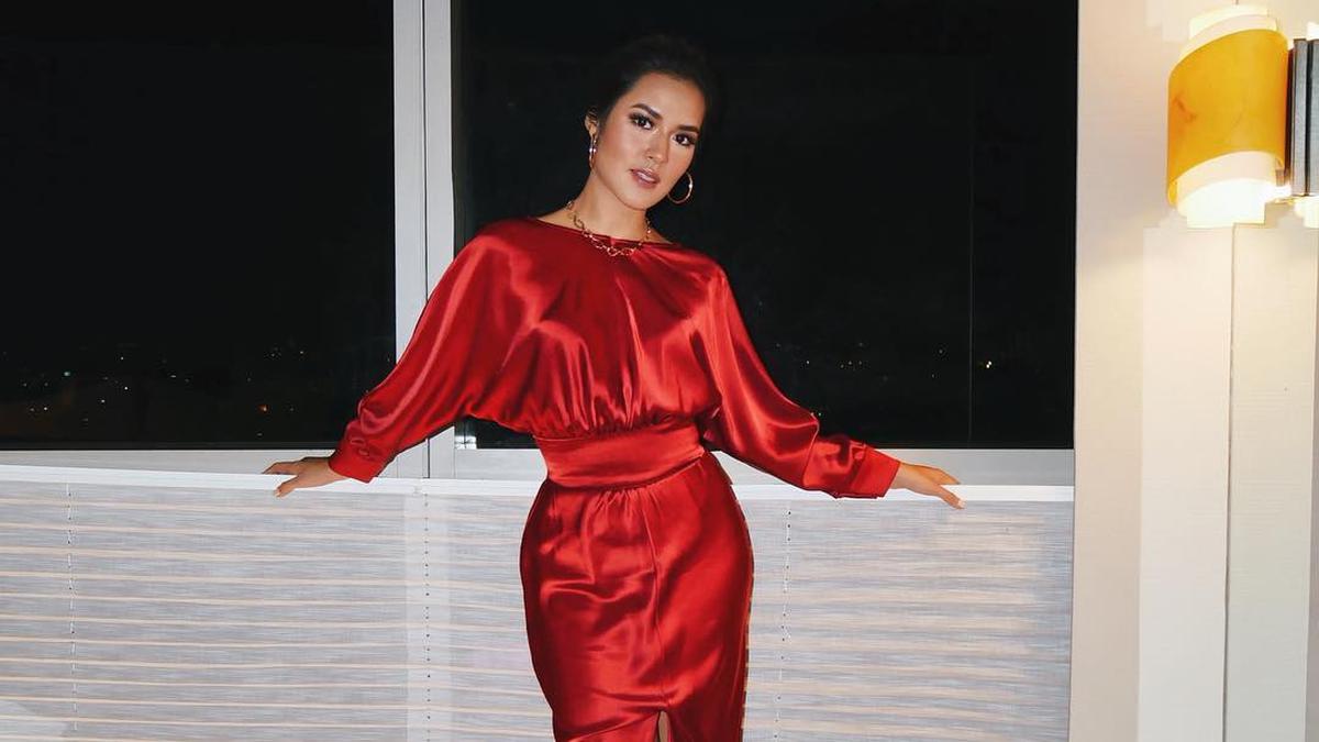 Bikin Merinding Raisa Dan 4 Seleb Pakai Dress Merah Mempesona