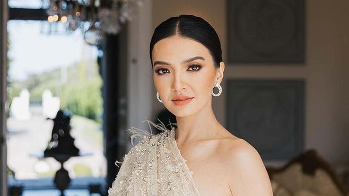 Pamer Punggung Mulus Ini 6 Potret Raline Shah Pakai Dress Bernuansa