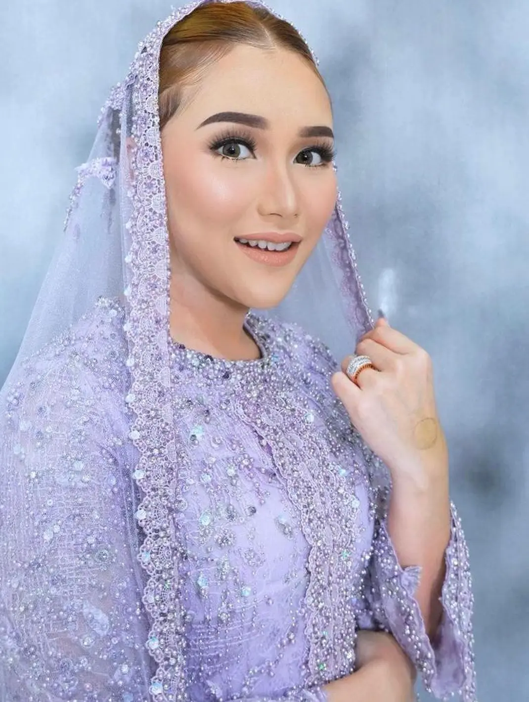 9 Potret Penampilan Cantik Ayu Ting Ting Di Momen Pengajian Dan Siraman