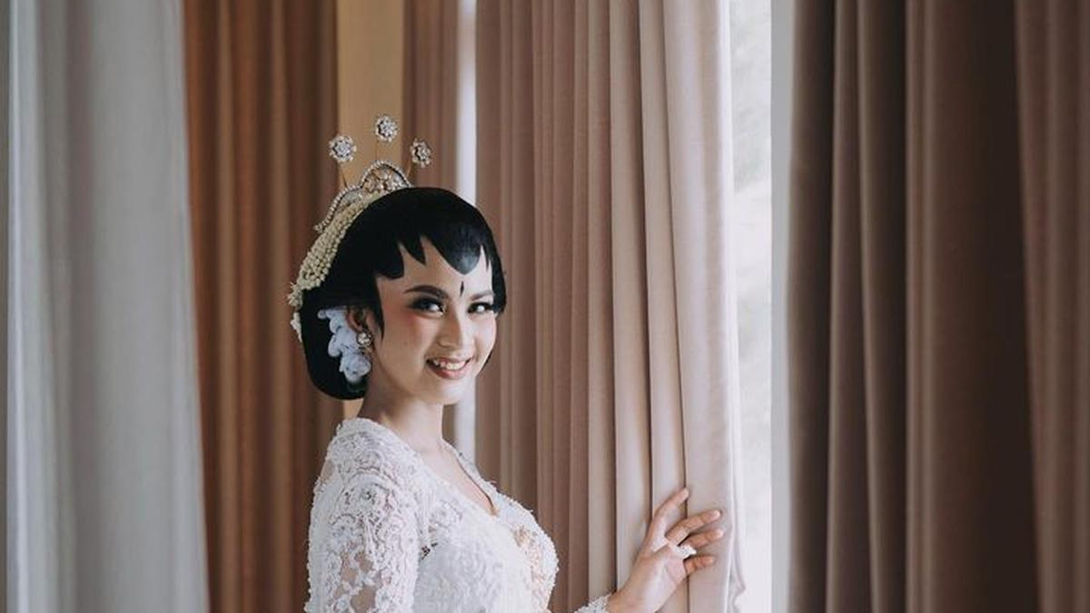 Potret Detail Indahnya Kebaya Akad Bersayap Nabila Maharani Saat