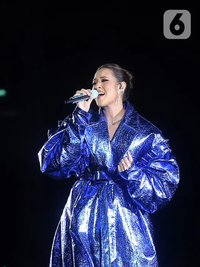 7 Potret Raisa Gelar Konser Di Sugbk Jadi Penyanyi Solo Wanita Pertama